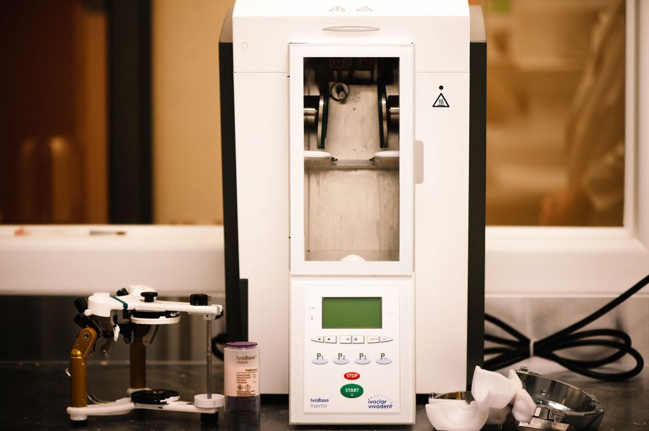 IvoBase Injection System for Dentures